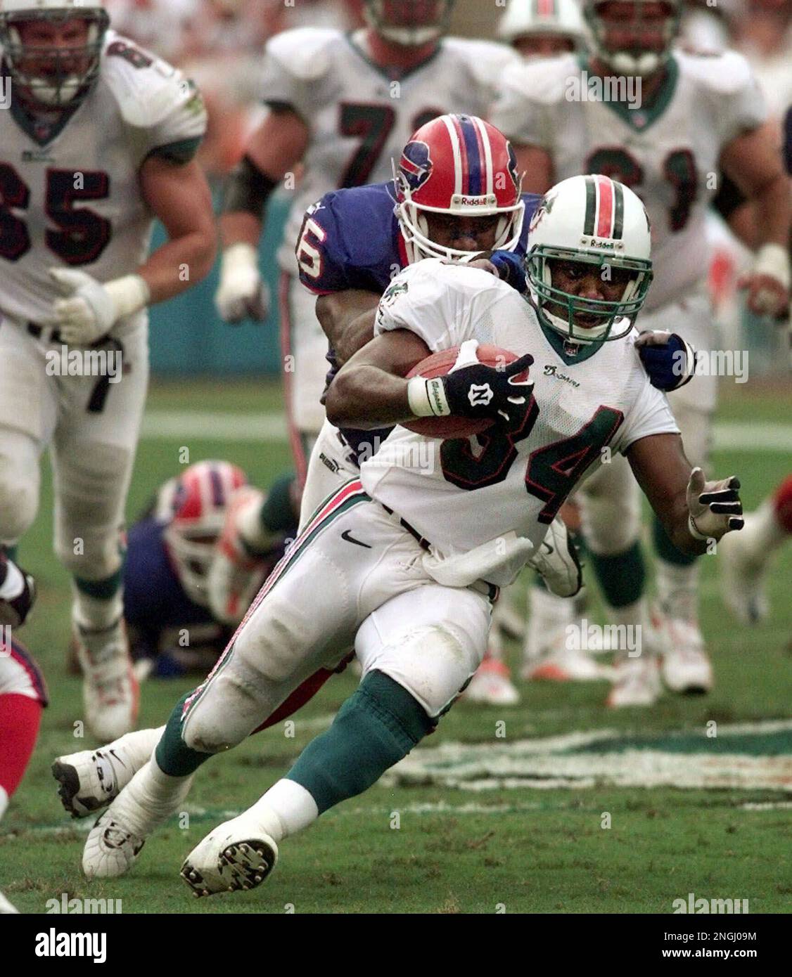Miami Dolphins running back Thurman Thomas scrammbles as Buffalo Bills ...