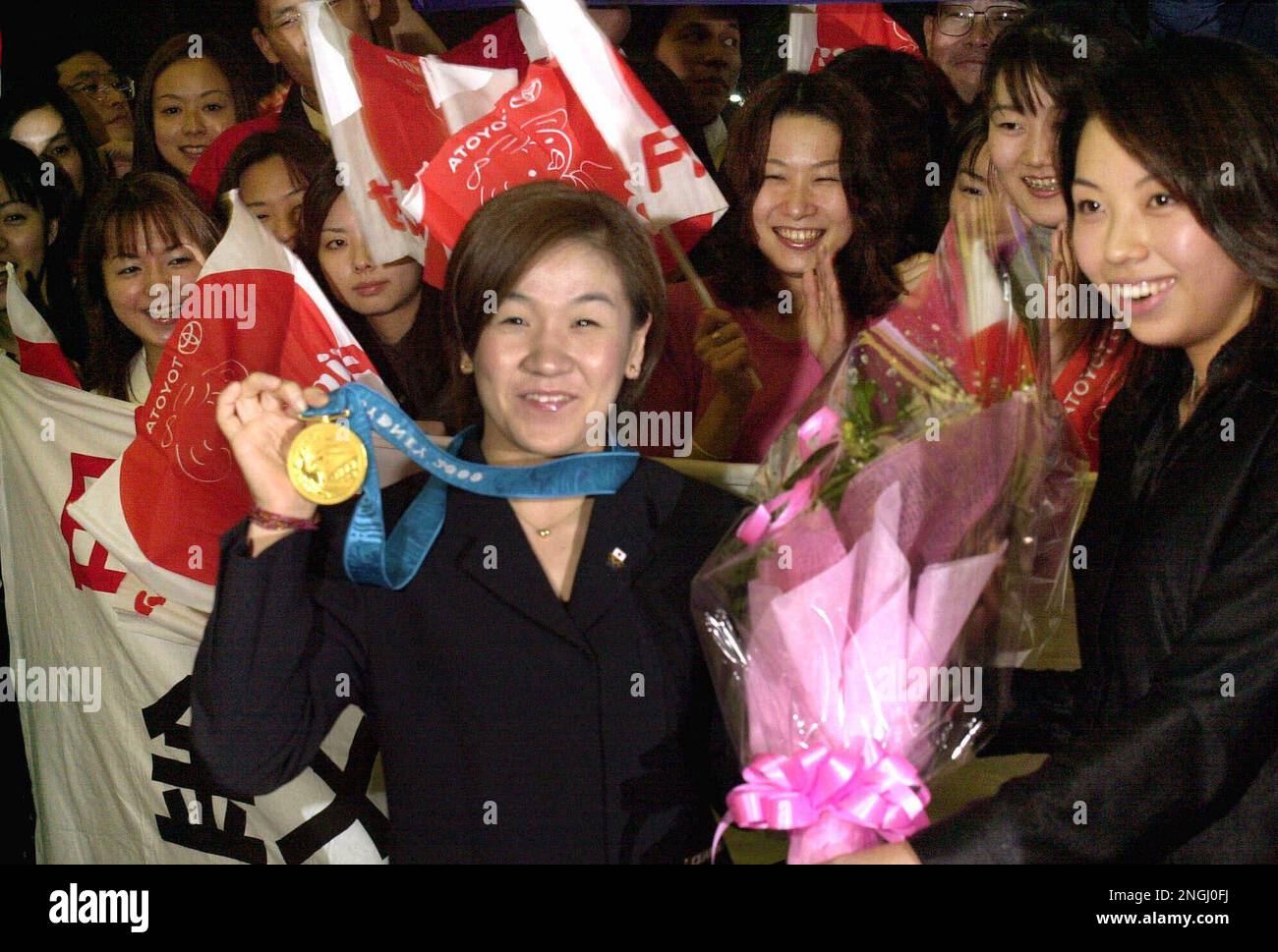 Sydney Olympic women's judo gold medalist Ryoko Tamura, center ...