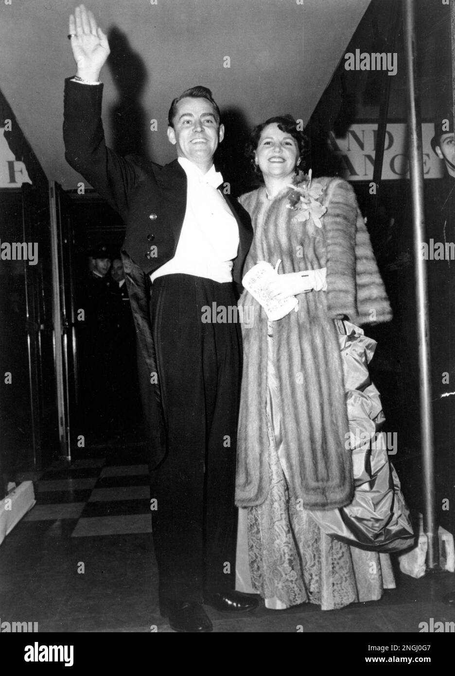American film star Alan Ladd and his wife, Sue Carol, arrive at the ...