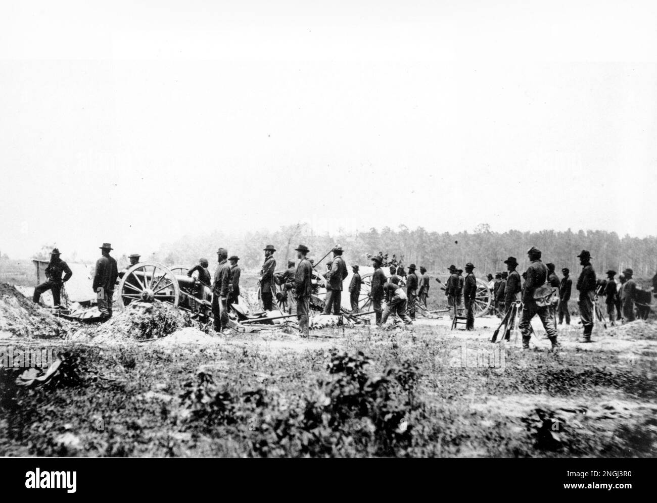 Union Soldiers of Battery B, First Pennsylvania Light Artillery, are in ...