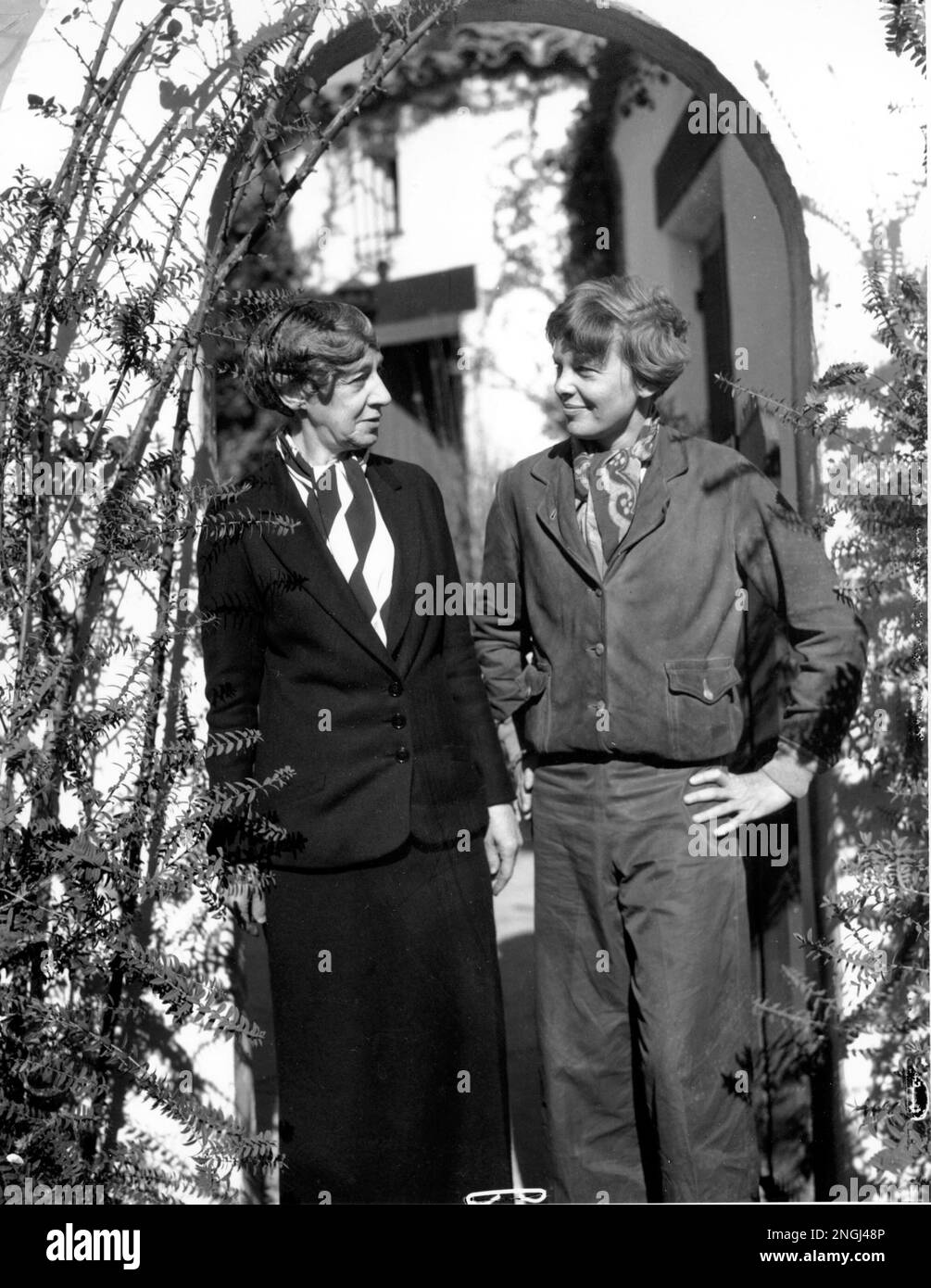 Aviator Amelia Earhart visits her mother, Amy Otis Earhart, at home in ...