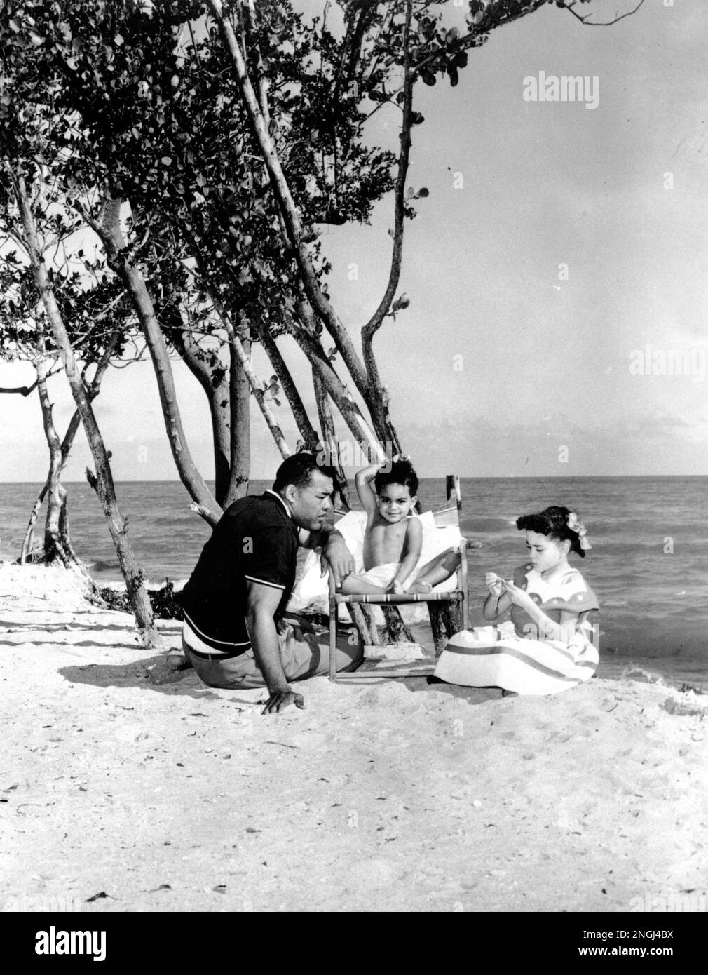 Former World Heavyweight Boxing Champion Joe Louis spends time with his ...