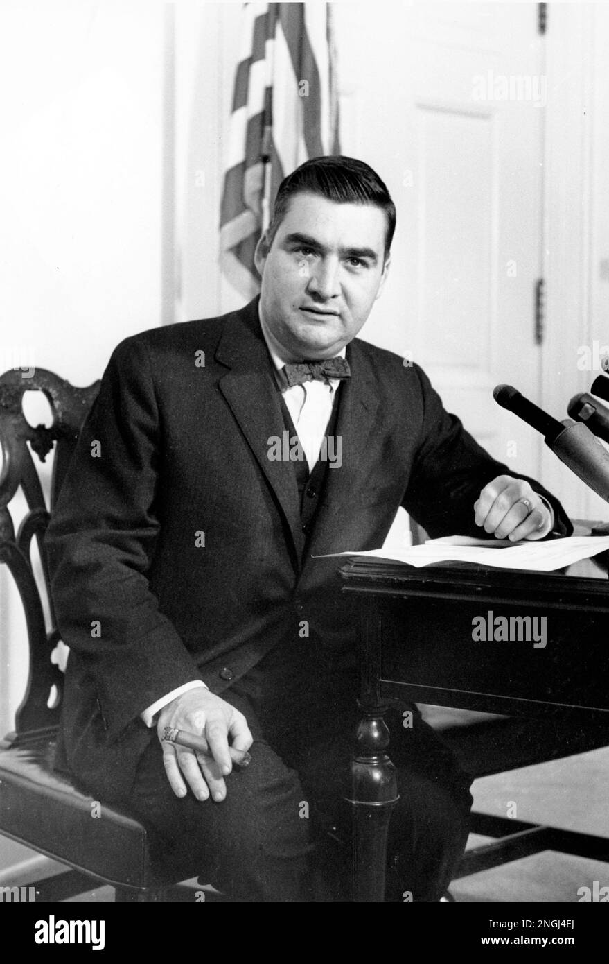 White House Press Secretary Pierre Salinger poses in his office at the ...