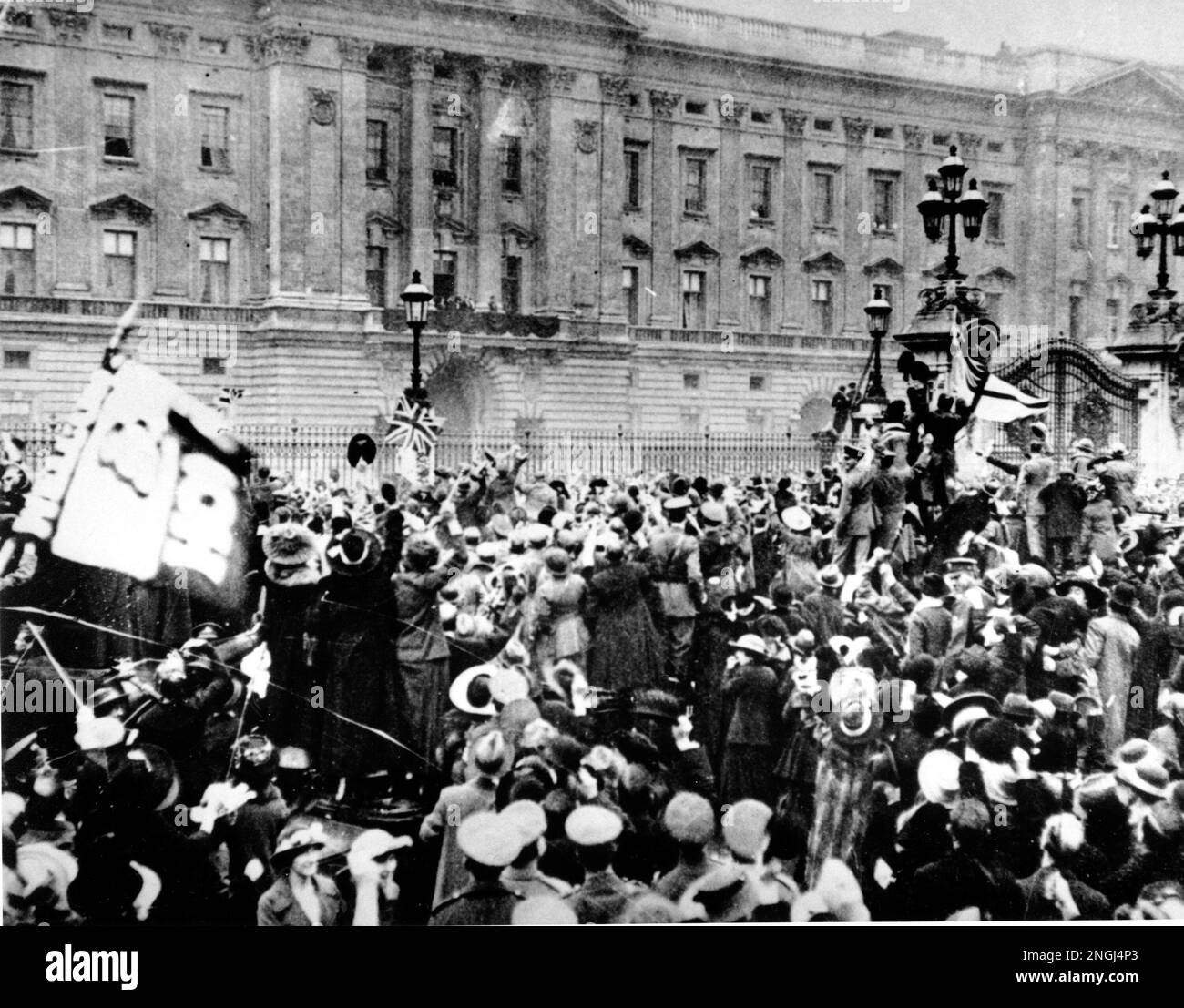 A crowd of people gather in front of Buckingham Palace to celebrate ...