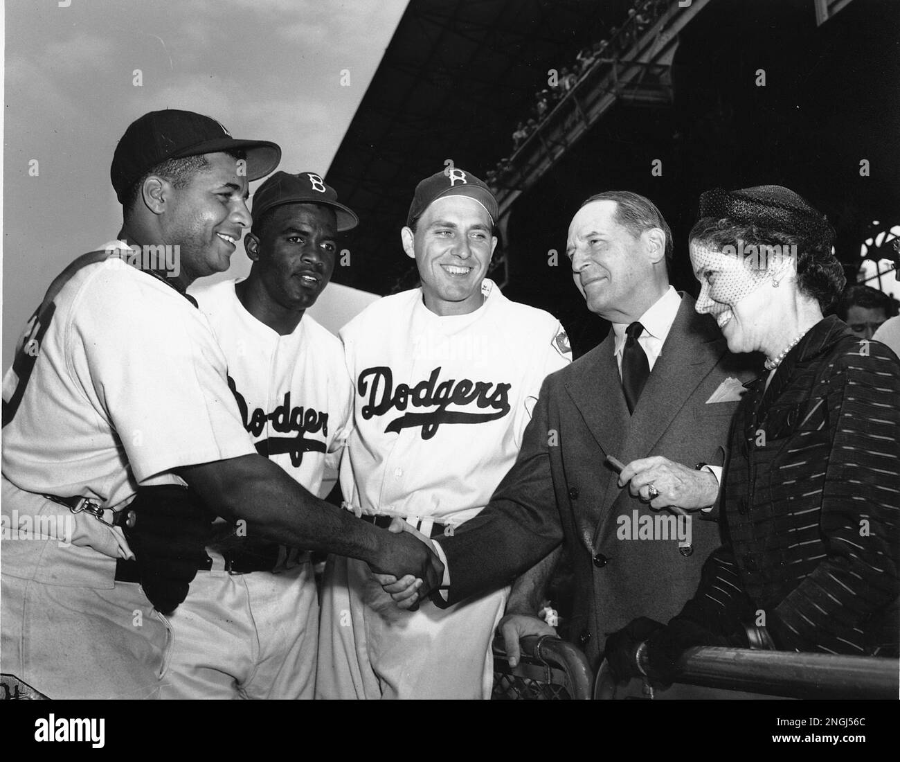 U.S. Army General Douglas MacArthur and his wife, Jean, greet Brooklyn ...