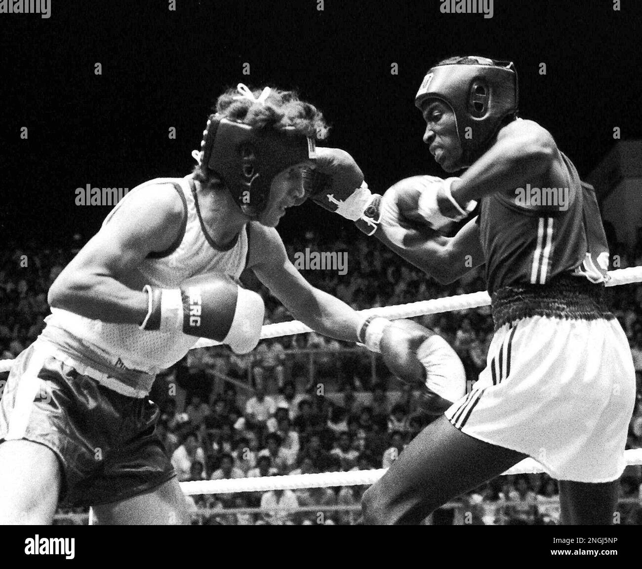 Steve McCrory, right, exchanges blows with Jorge Arcia, of Panama, in ...