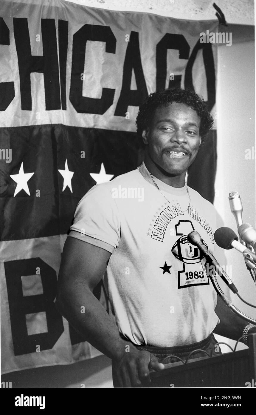 Chicago Bears' running back Walter Payton talks to reporters at a press ...