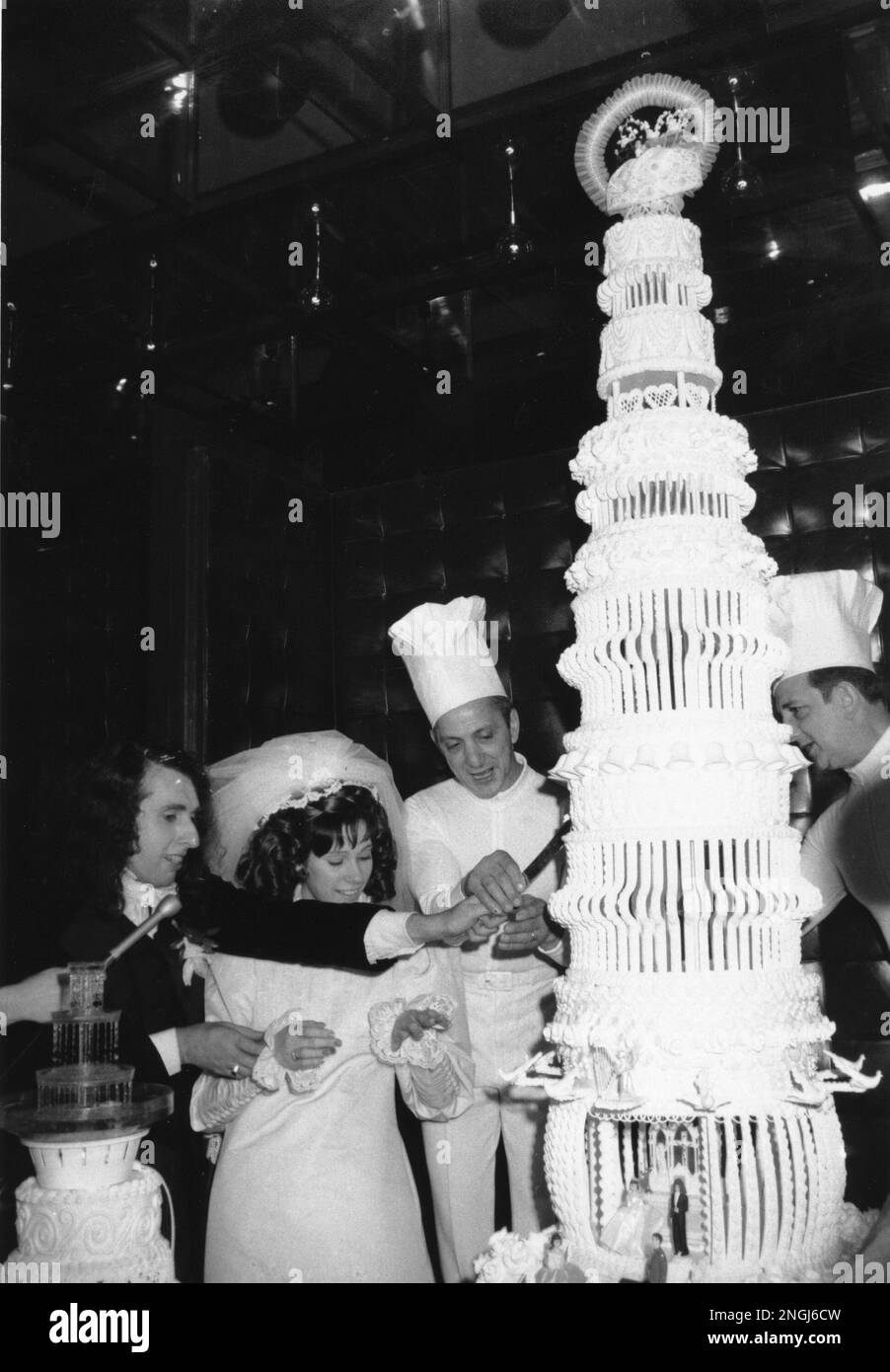 Tiny tim wedding 60 photos - Astyledwedding.com