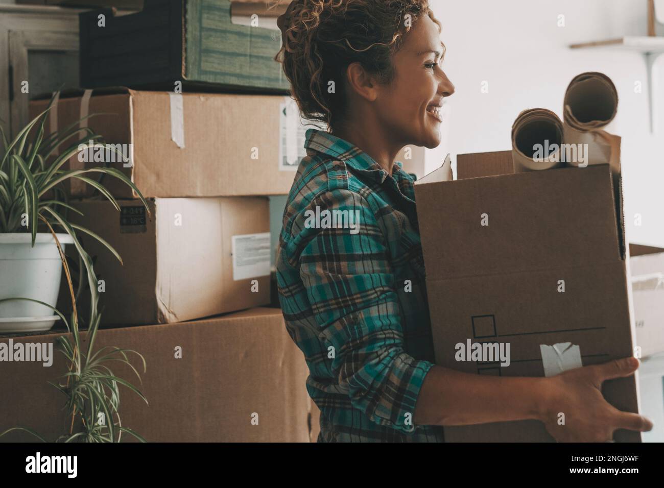 Old person moving house hi-res stock photography and images - Alamy