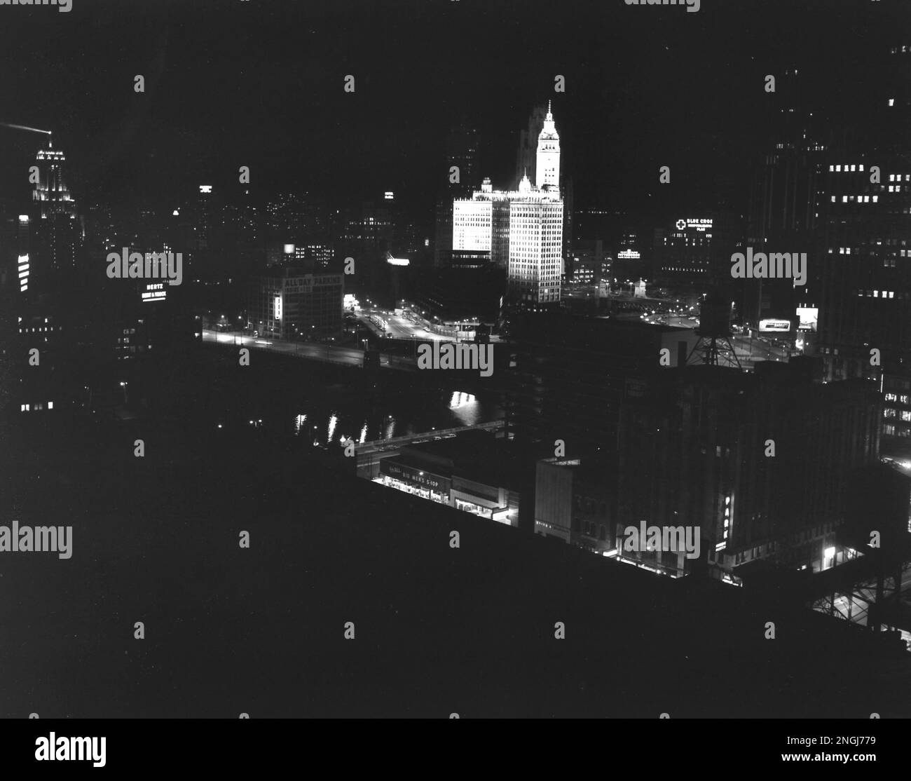 The Chicago River, Palmolive Building, left, and the Wrigley Building ...