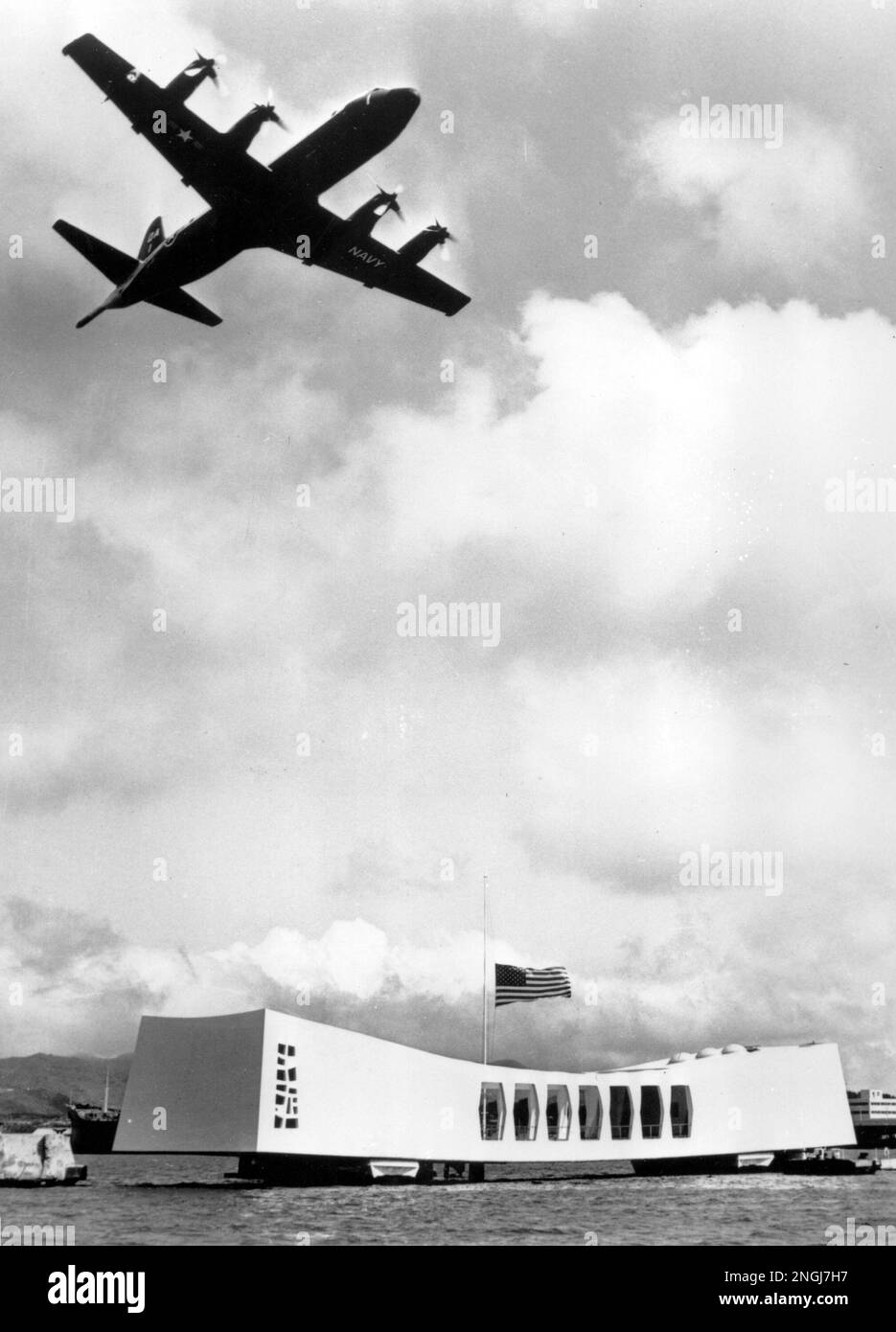 A U.S. Navy P-3 Orion antisubmarine patrol plane flies over the ...