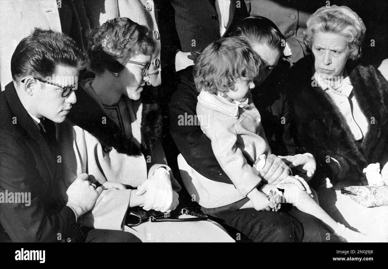 Patsy Cline Funeral Photos Inmemoriam5