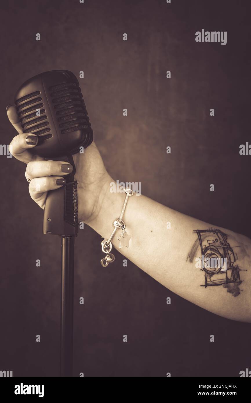 hand and microphone Stock Photo - Alamy