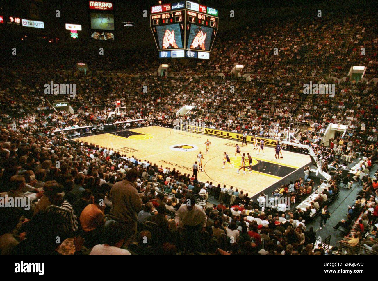 The Indiana Pacers and the Utah Jazz start the final game at Market ...