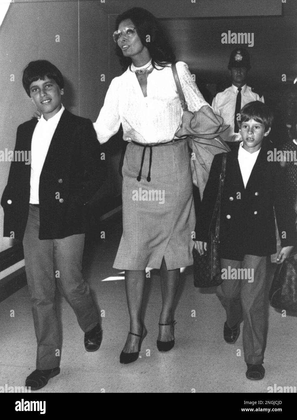 Italian actress Sophia Loren arrives from Paris with her sons, Carlo ...