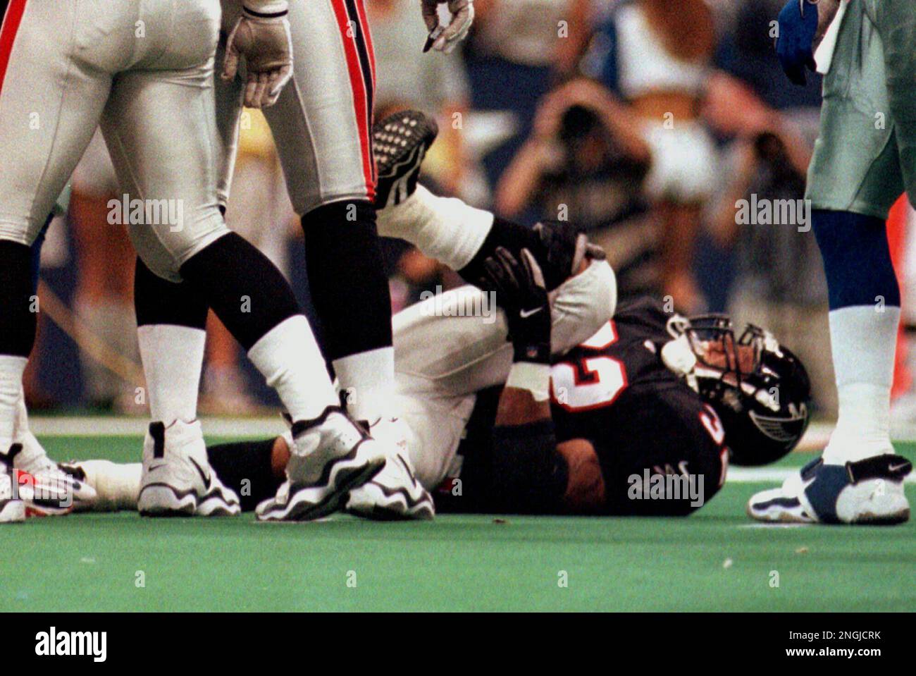Atlanta Falcons All-Pro running back Jamal Anderson holds his right ...
