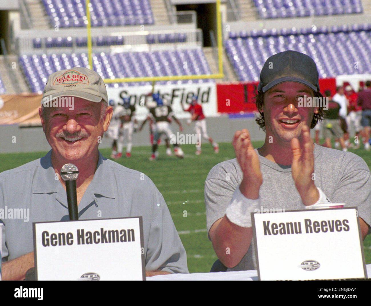 Actors Gene Hackman and Keanu Reeves speak with the media during a news ...
