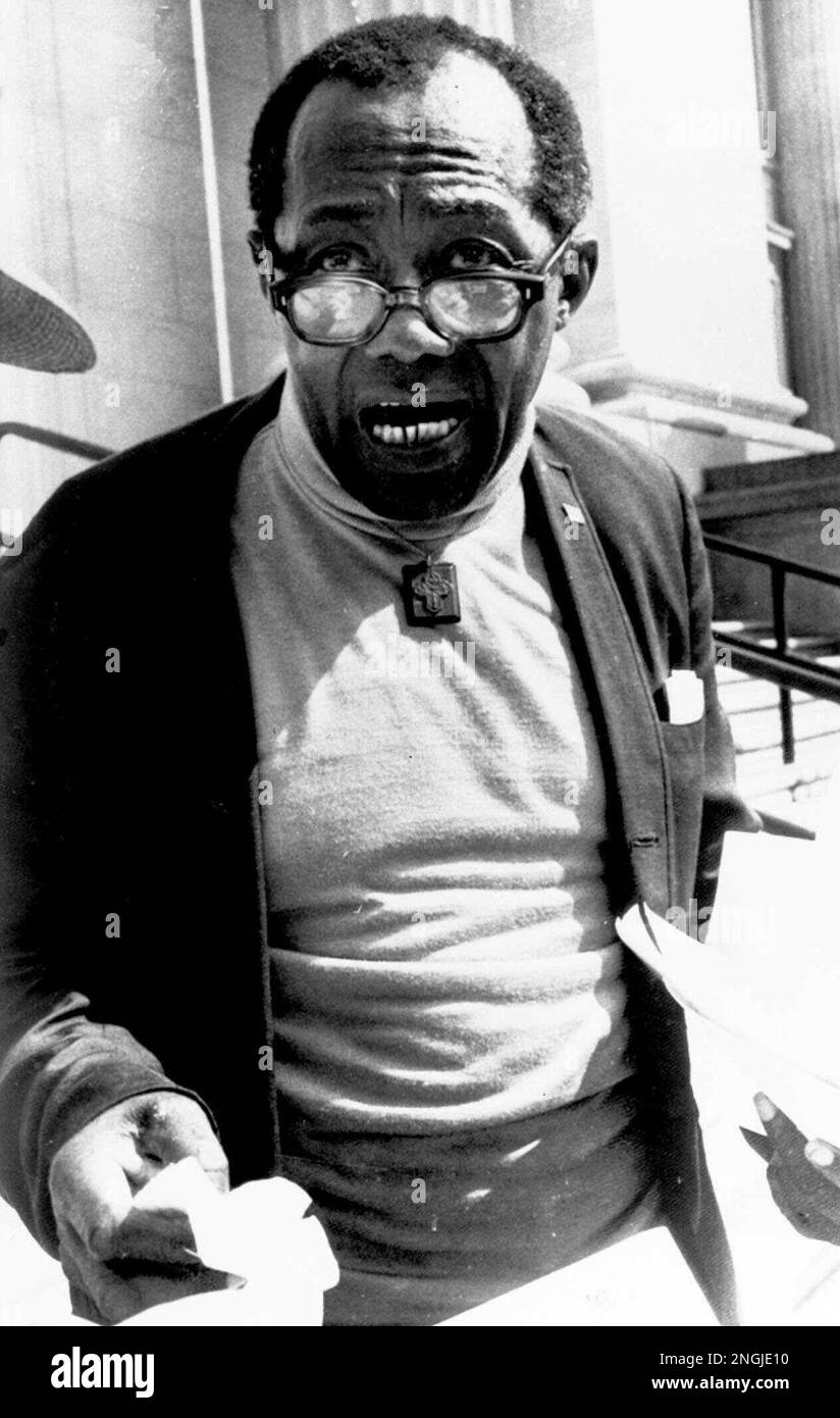 Lincoln Theodore "Stepin Fetchit" Perry, 80-year-old actor, issues a ...