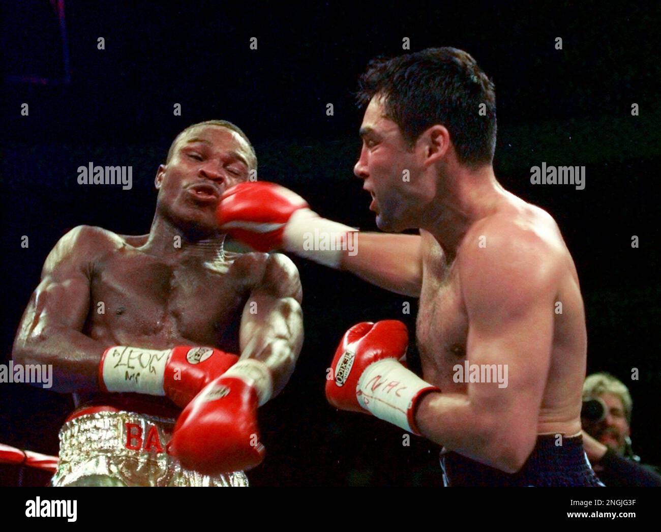 Oscar De La Hoya of East Los Angeles, Calif., right, hits Ike Quartey ...