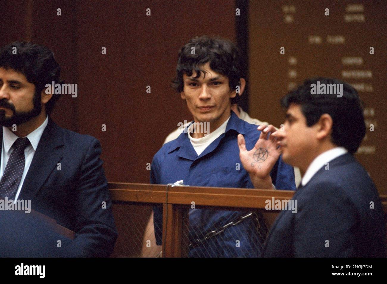 "Night Stalker" defendant Richard Ramirez displays a pentagram symbol ...