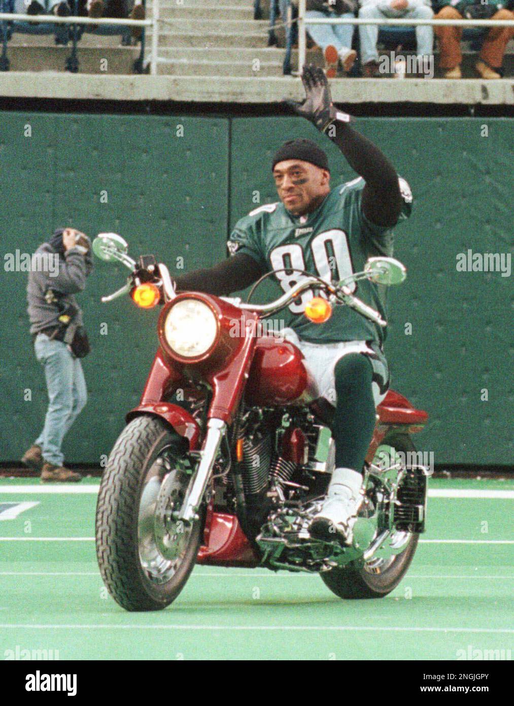 Philadelphia Eagles wide reciever Irving Fryar waves to the crowd as he ...