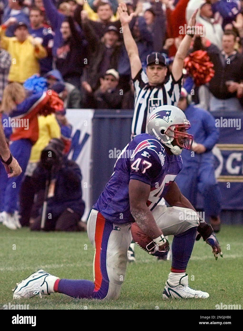 New England Patriots running back Robert Edwards (47) kneels down in ...