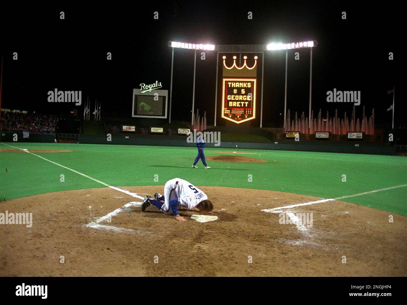 Kansas City Royals' George Brett kisses home plate at Kauffman Stadium ...