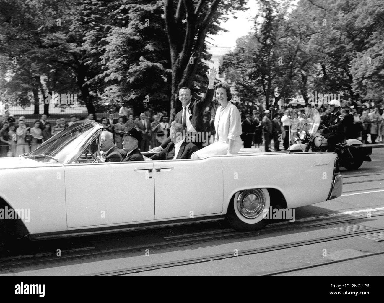 Pioneering Mercury astronaut Alan Shepard and his wife Louise Shepard ...