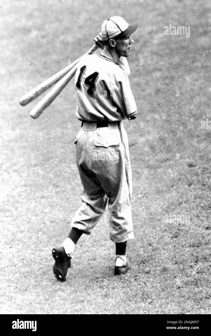 Pete Gray, the St. Louis Browns' one-armed outfielder, is shown on deck ...