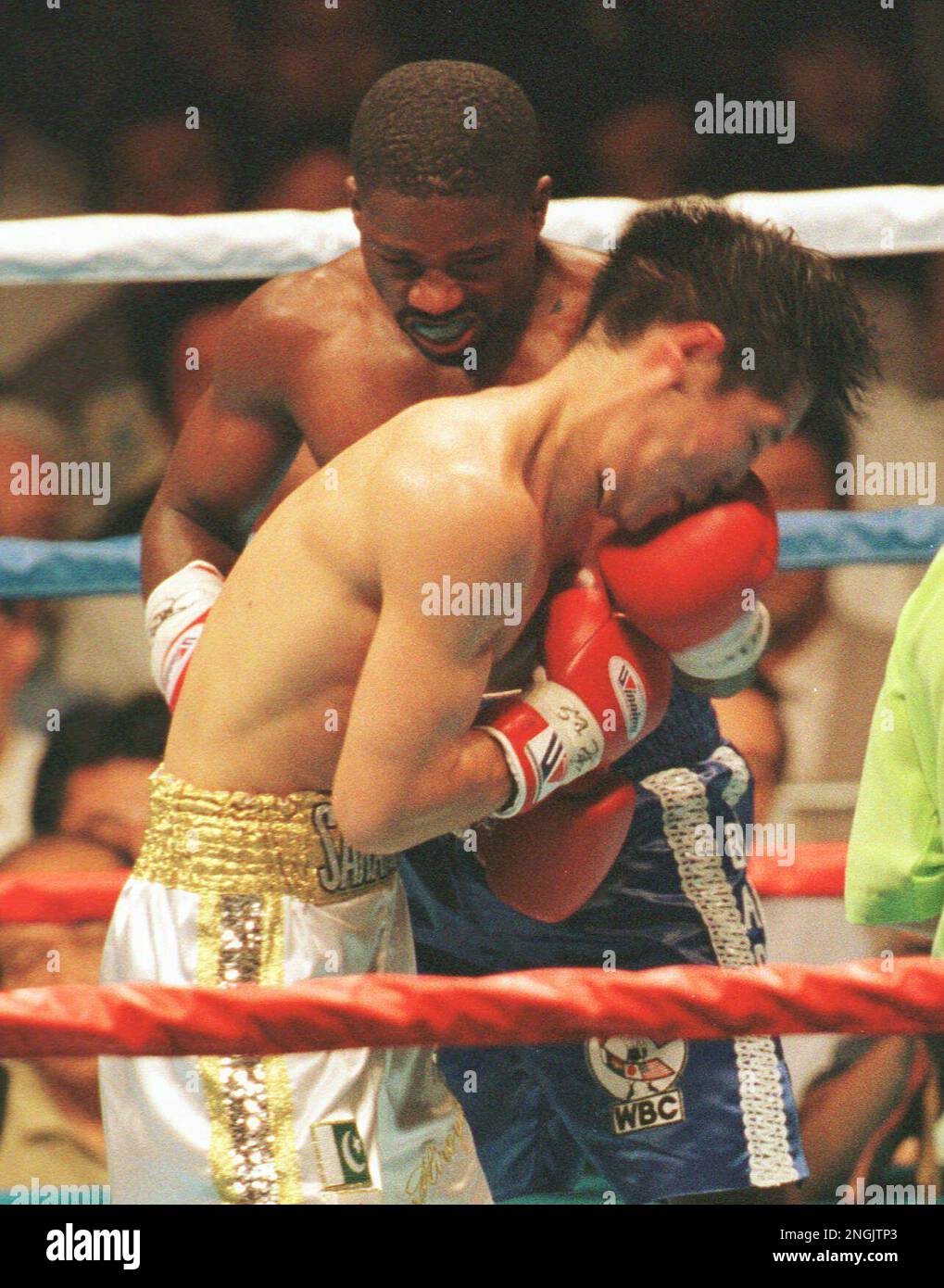 Steve Johnston of the United States slams uppercut on Japanese ...