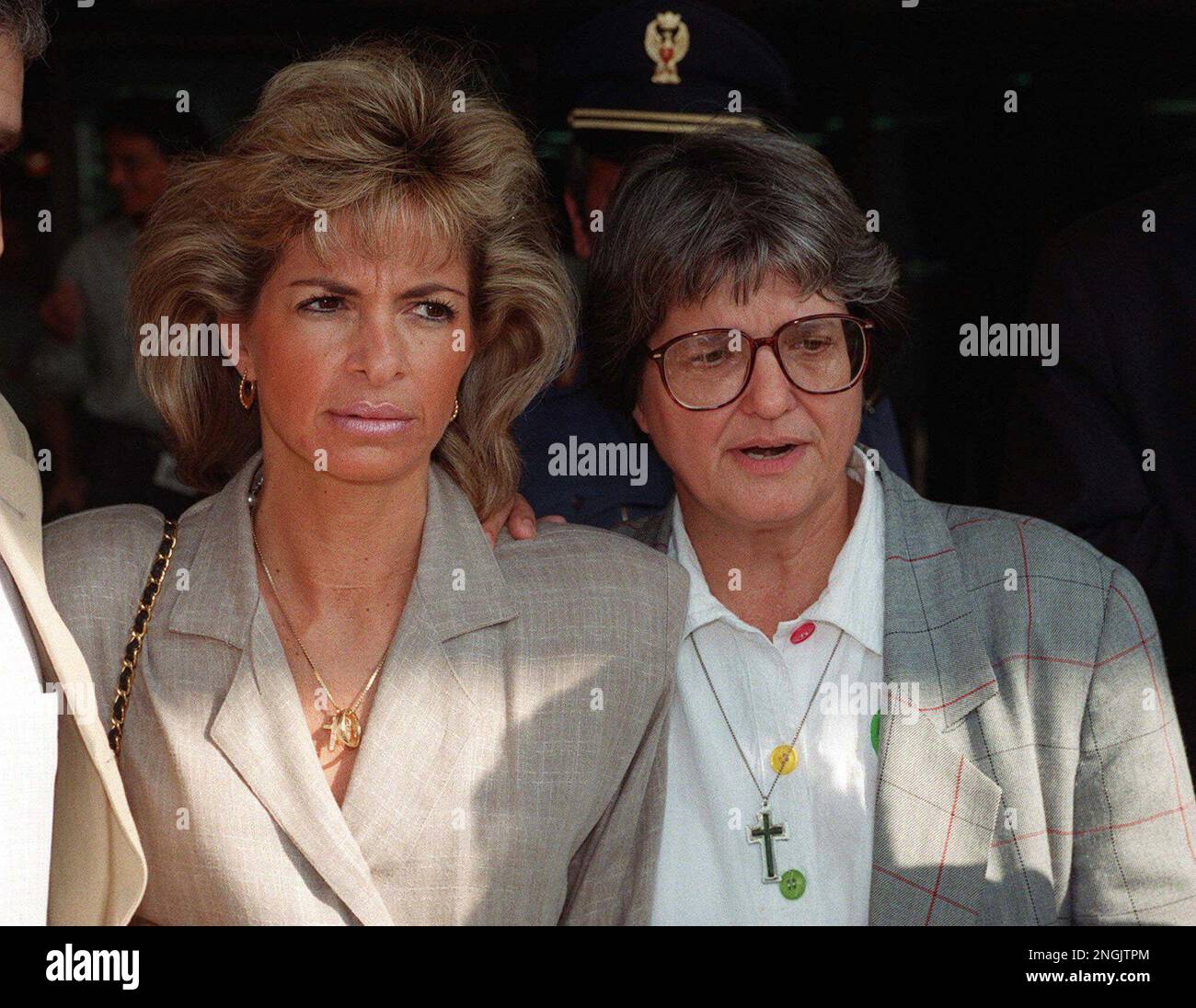 Lori Urs, left, widow of executed convict Joseph O'Dell and Sister ...