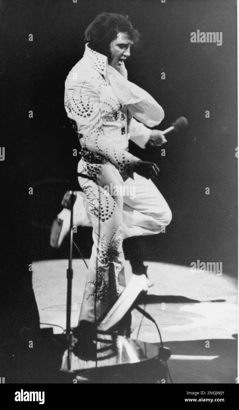 Elvis Presley sings in New York's Madison Square Garden June 9, 1972 ...