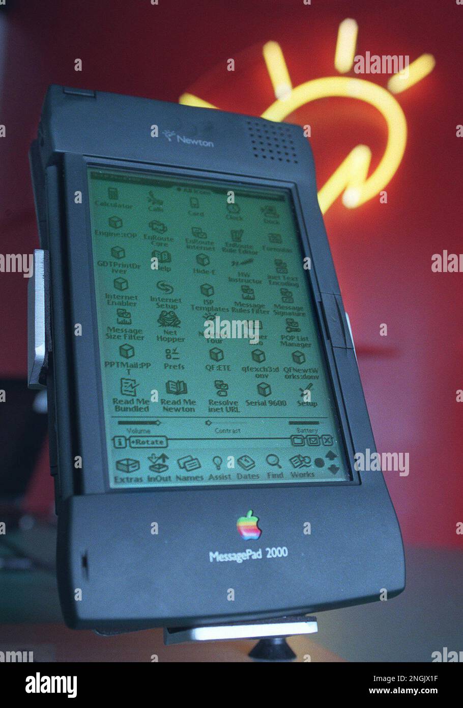 The new Apple Newton MessagPad 2000 is shown at New York's Newton ...