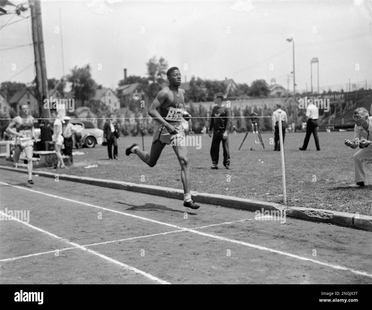 Johnny Woodruff, Pitt's Olympic champion, winning the 800 meter run in ...