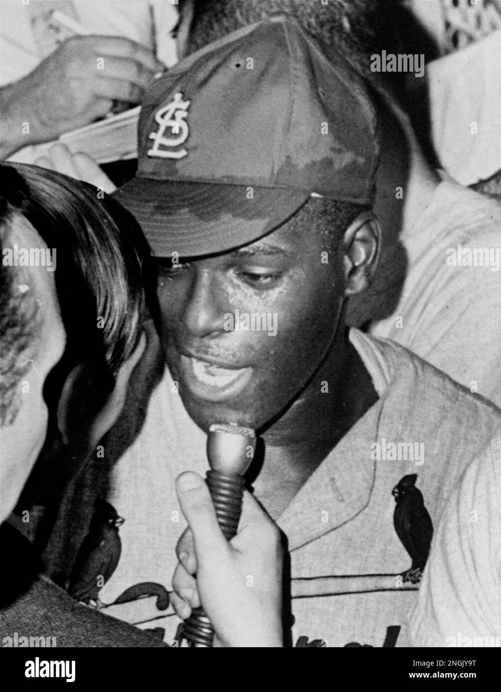 Bob Gibson, St. Louis Cardinals pitcher, is a bit on the perspiring ...