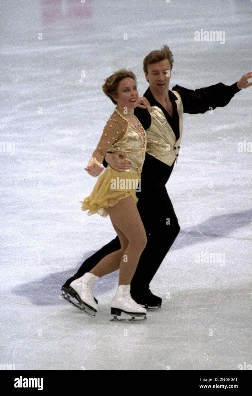 Great Britain's Jayne Torvill and Christopher Dean skate through their ...