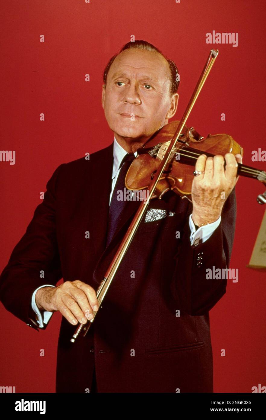 Jack Benny And His Violin Benny Leonard Photos Et Images De Collection