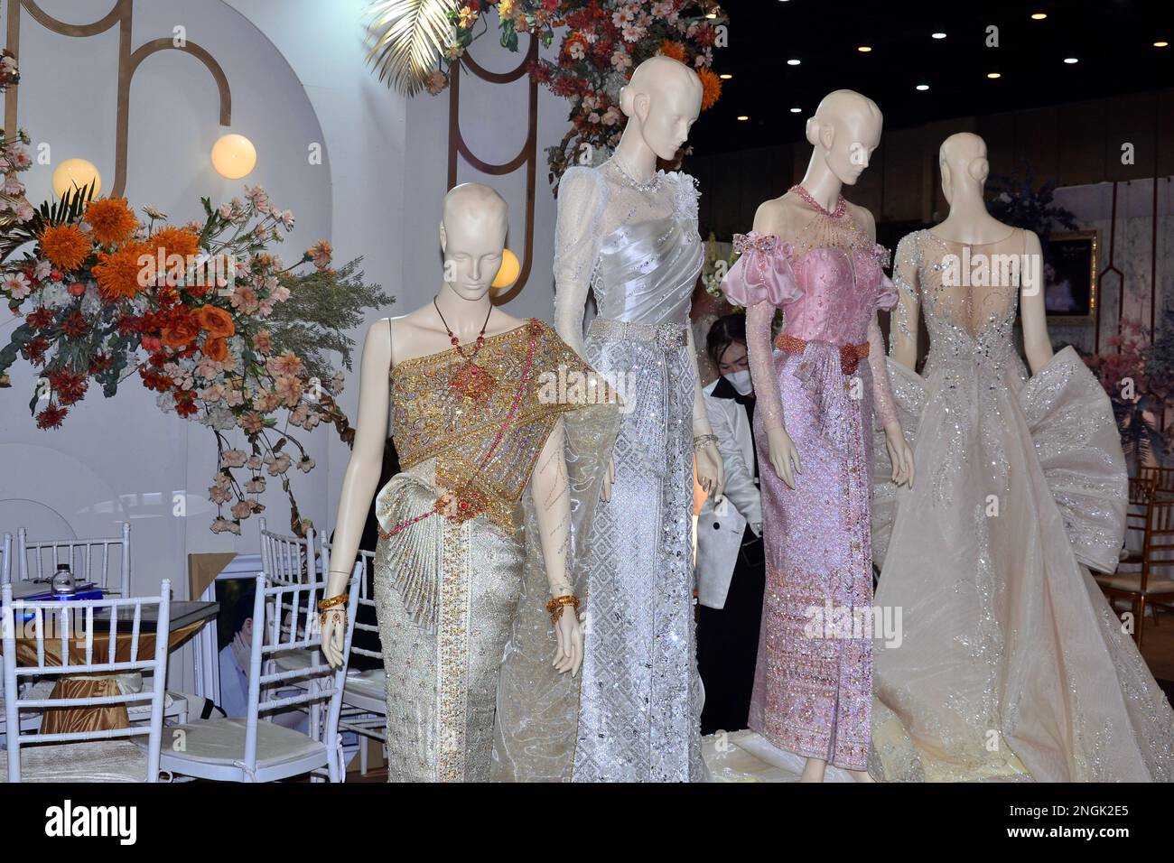 Mannequin For Wedding Dress Display at Sam Vanthoff blog