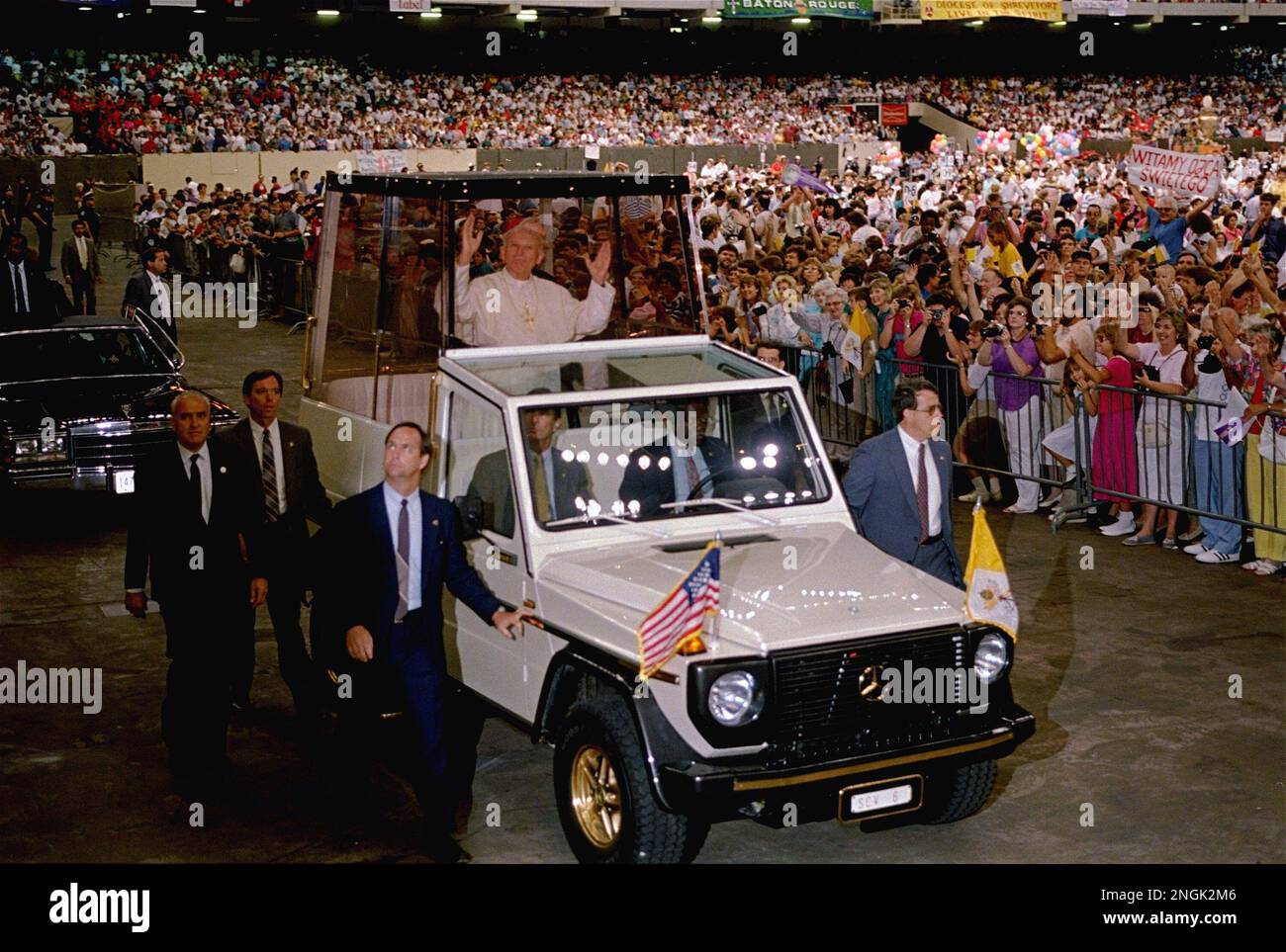 Pope John Paul II arrives at the Louisiana Superdome in New Orleans ...