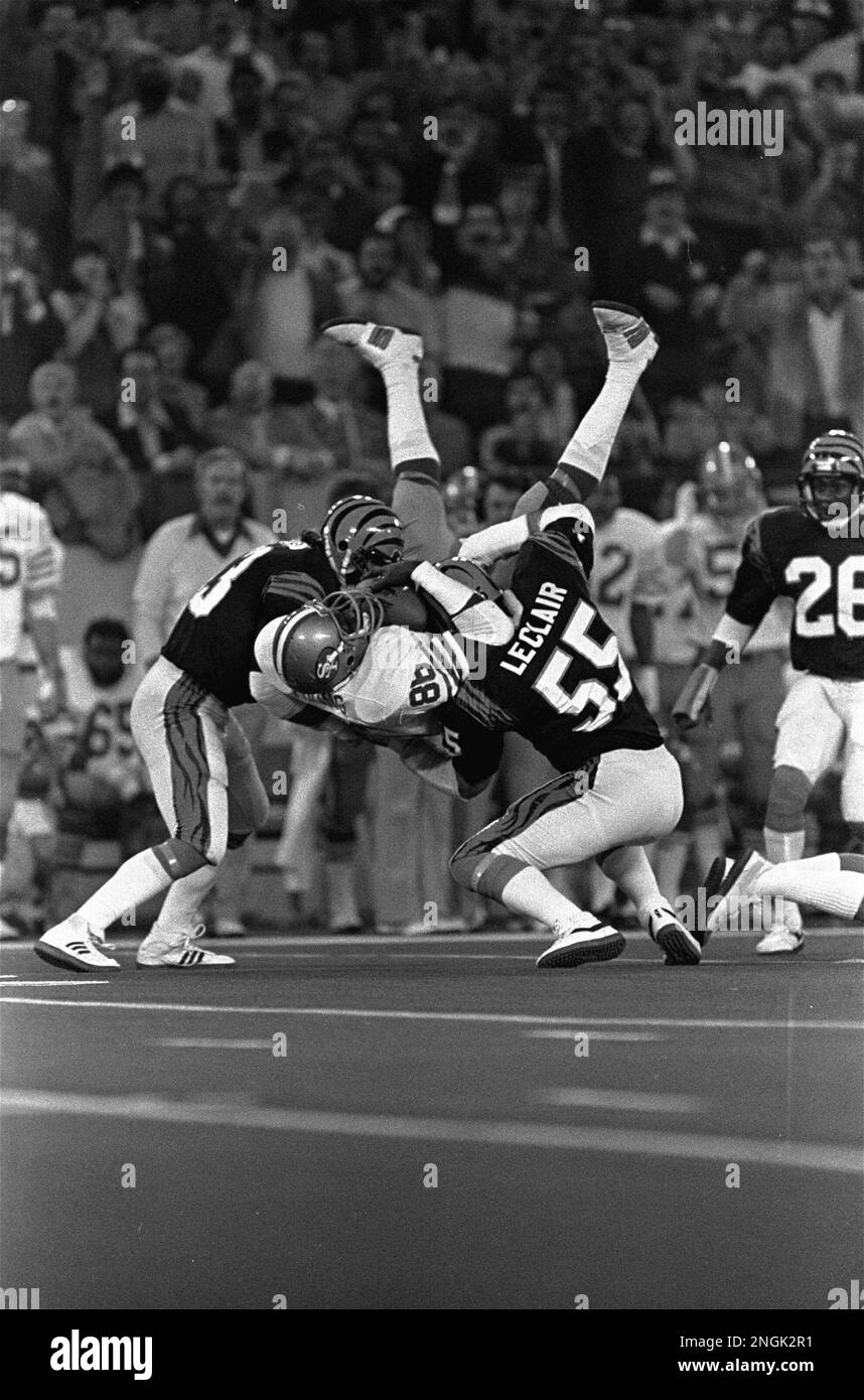 San Francisco 49ers tight end Charlie Young grabs a Joe Montana pass as ...