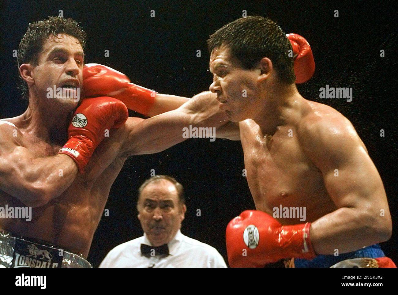 Julio Cesar Chavez, right, from Culiacan, Mexico, counters with a right ...