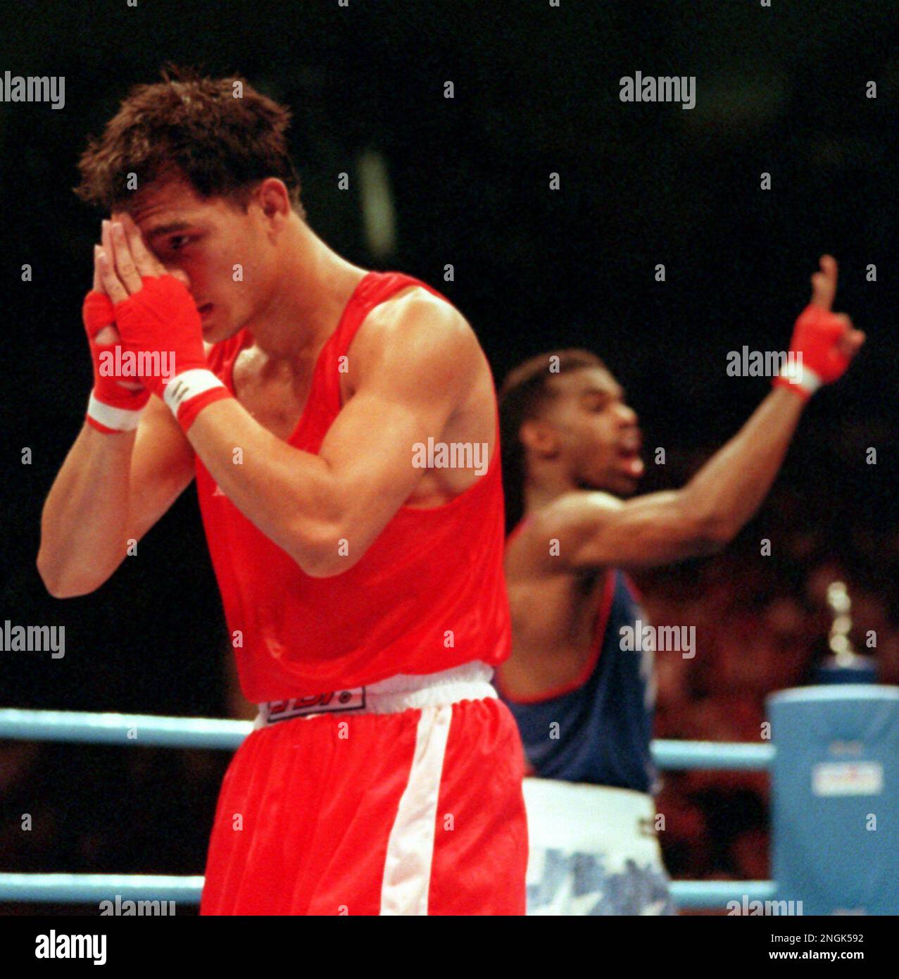 Thailand's Veongviact Phongsit, left, acknowledges the crowd after he ...
