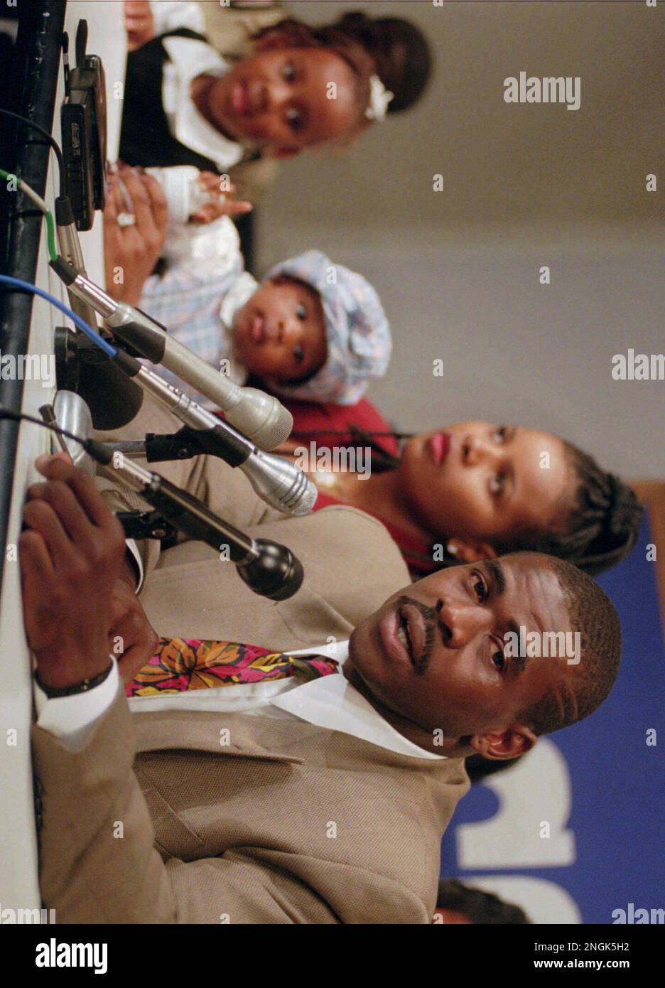 Dallas Cowboys receiver Michael Irvin, with wife Sandi and daughters ...
