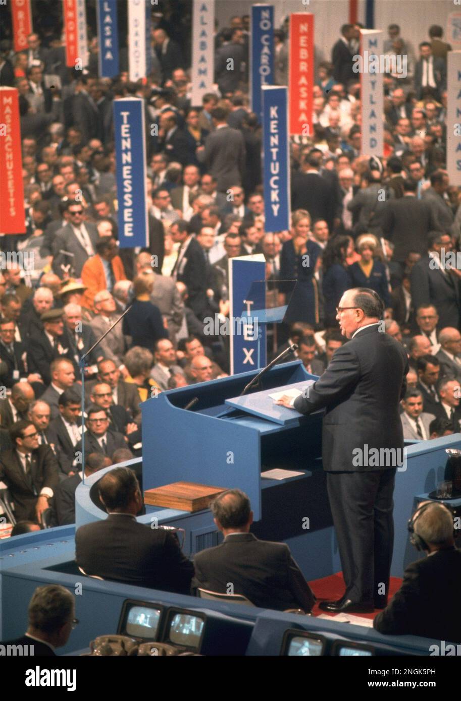 Chcago Mayor Richard Daley speaks at the Democratic National Convention ...