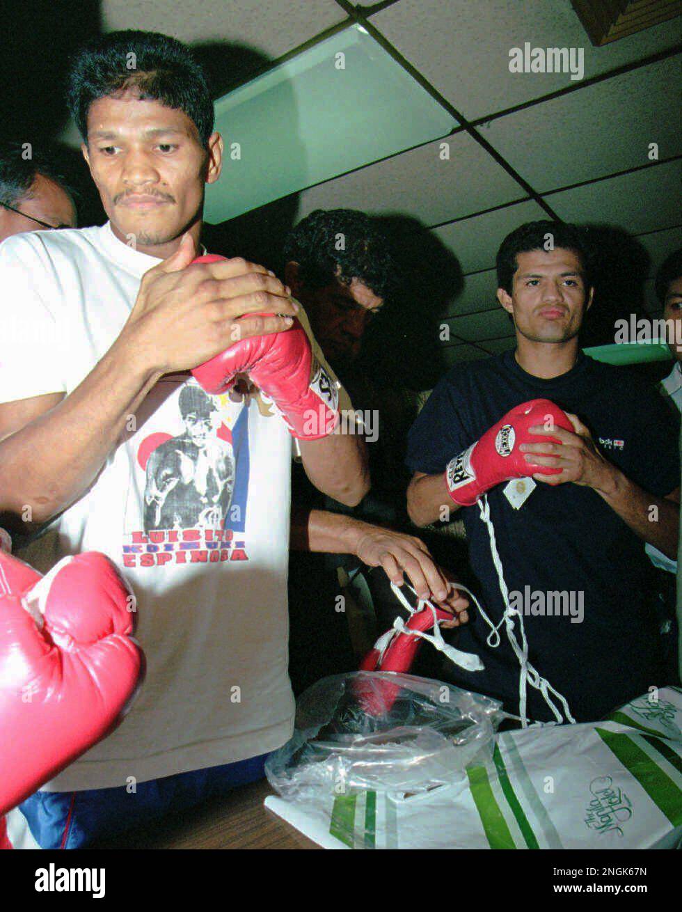 Defending WBC featherweight champion Luisito Espinosa, left, of the ...