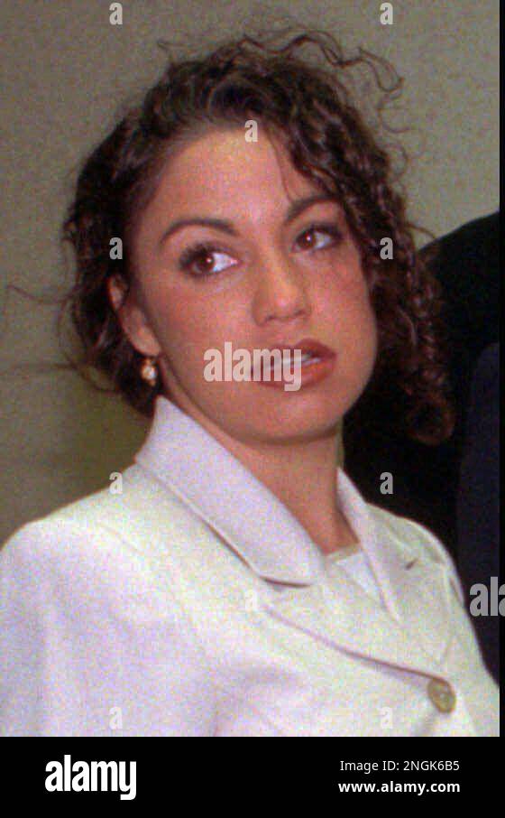 FILE--Angela Beck walks toward the Dallas County Grand Jury room in ...