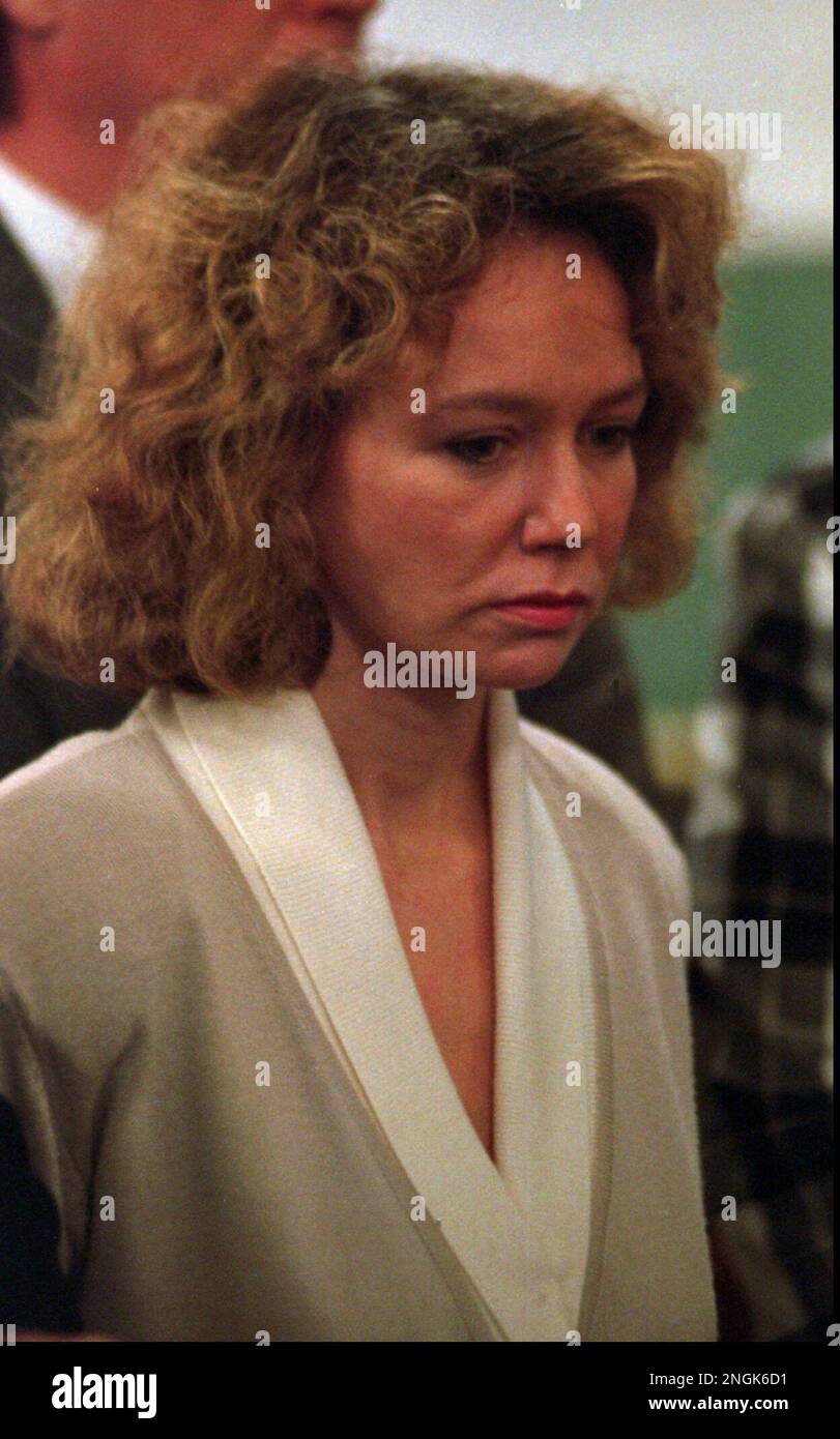 Della Dante Sutorius listens as Judge Richard Niehaus sentences her to ...