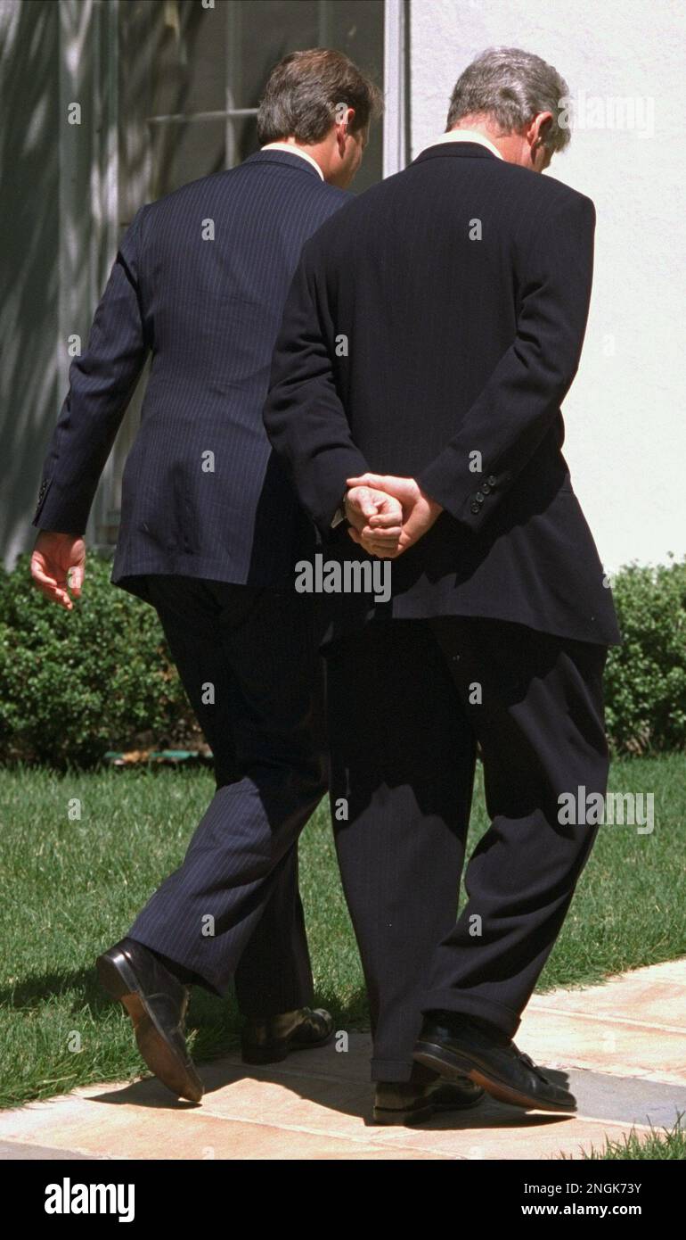 President Clinton, right, and Vice President Gore walk back to the ...