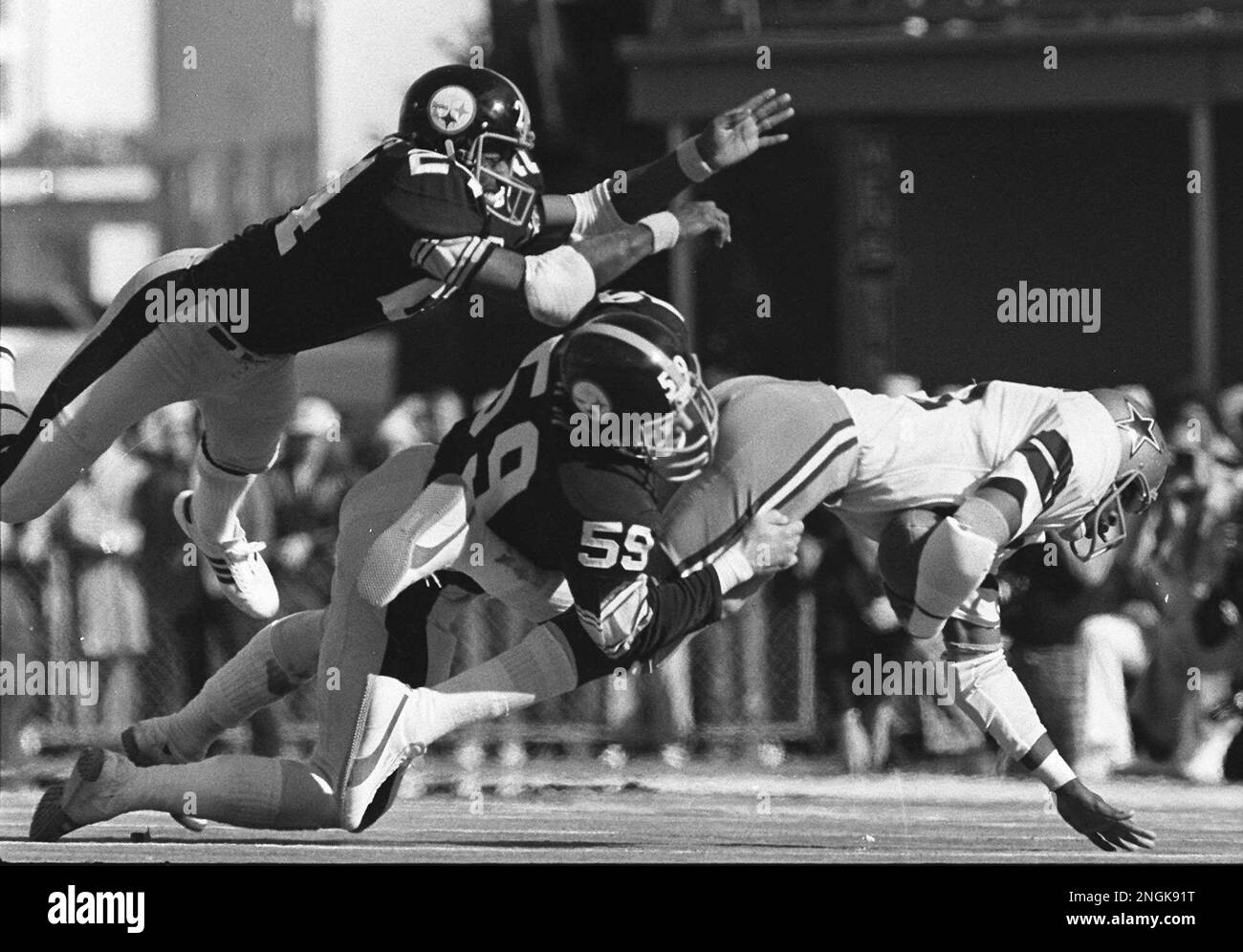 Pittsburgh Steelers Jack Ham (59) tackles Doug Dennison of the Cowboys ...