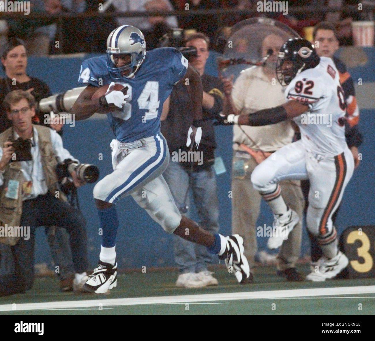 Detroit Lions wide receiver Herman Moore (84) scampers down the ...